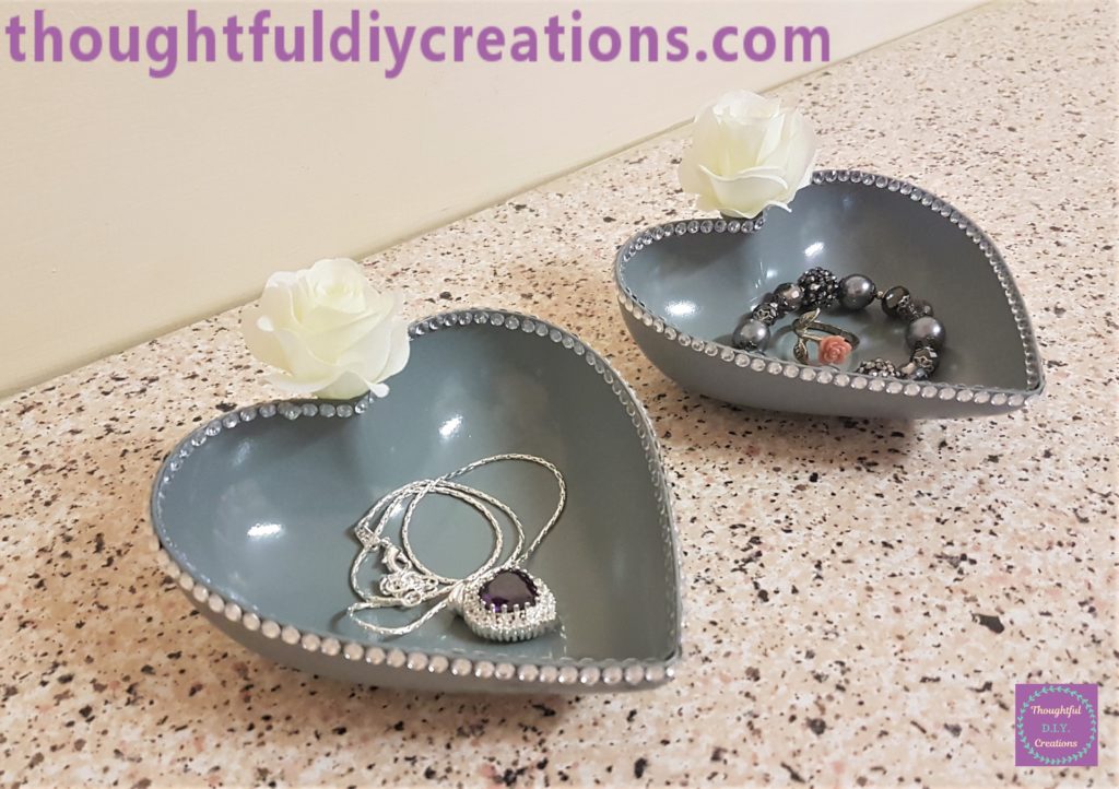 Up-Cycled Plastic Heart - thoughtfuldiycreations D.I.Y. Home Decor Craft.